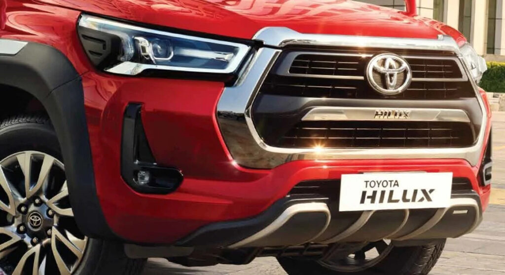 Unleashing the Toyota Hilux 4×4 AT amidst the beauty: A Trailblazing ...